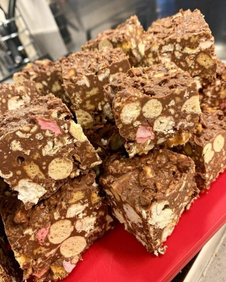 NO BAKE PEANUT BUTTER ROCKY ROAD BARS – foodvigor